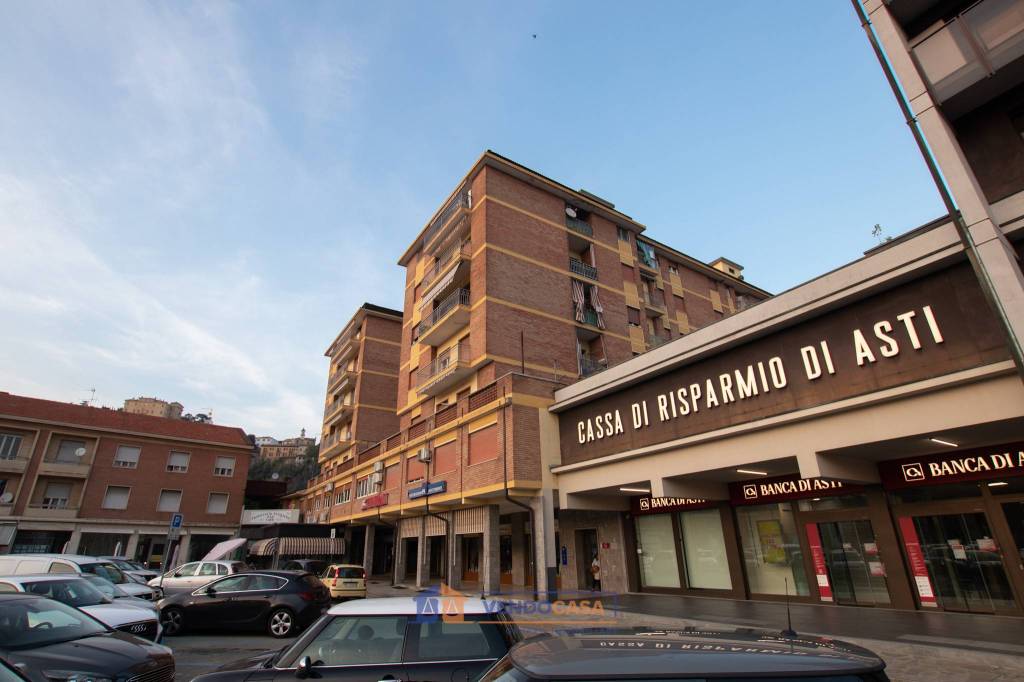 Appartamento in vendita a Canelli piazza Carlo Gancia, 19