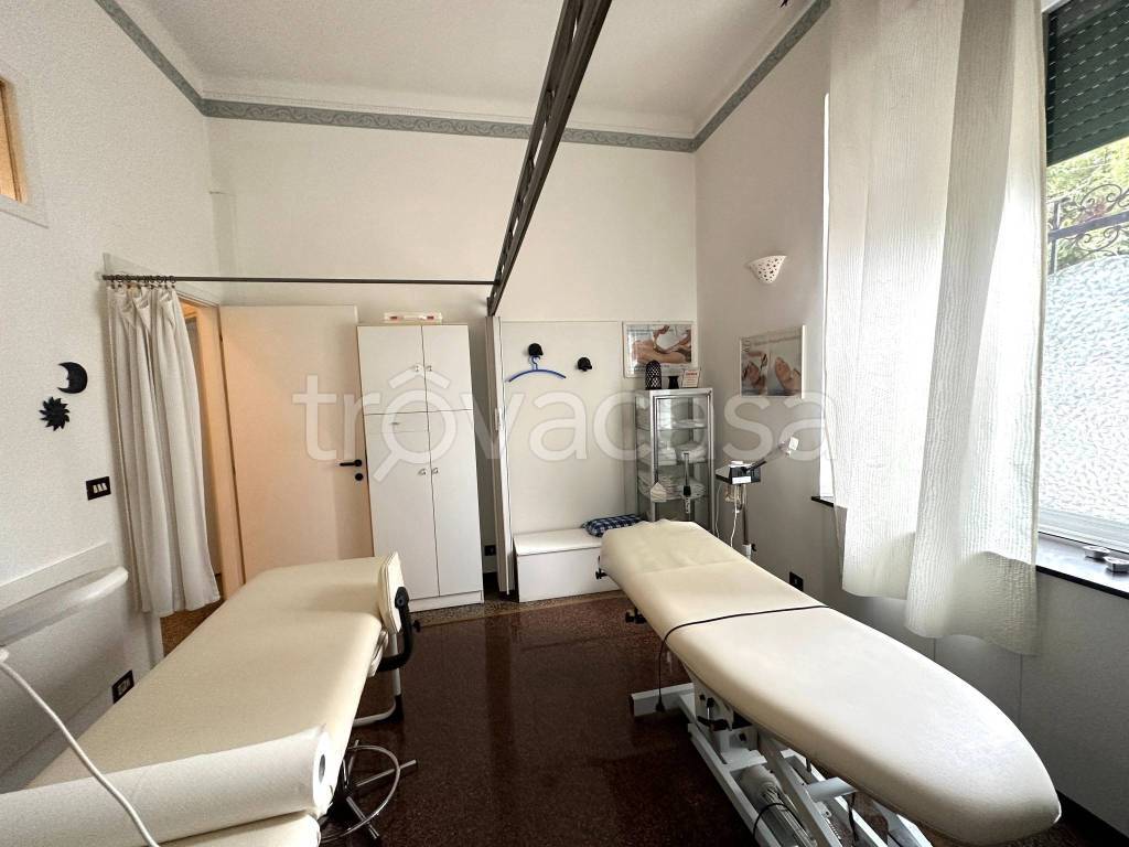 Appartamento in vendita a Genova via Anton Giulio Barrili, 1