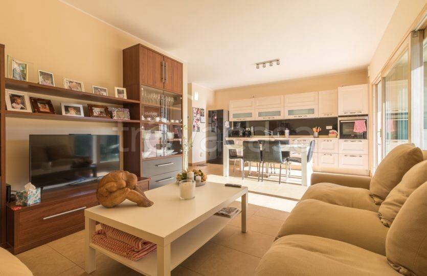 Appartamento in vendita a Carlazzo via Cezza