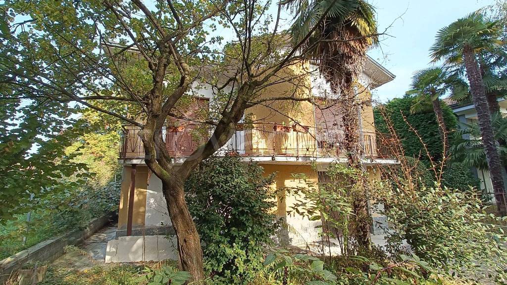 Villa in vendita a Borgomanero via Colombaro