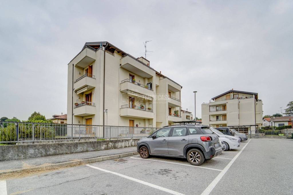 Appartamento in vendita a Cardano al Campo via montecchio 14