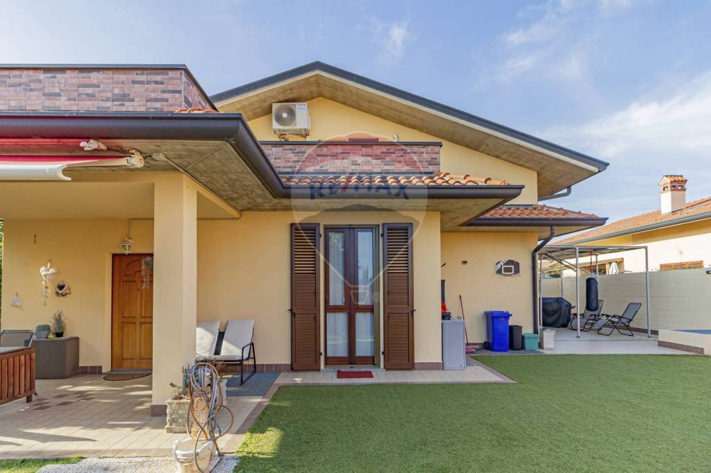 Villa Bifamiliare in vendita ad Arcore via Grandi, 73