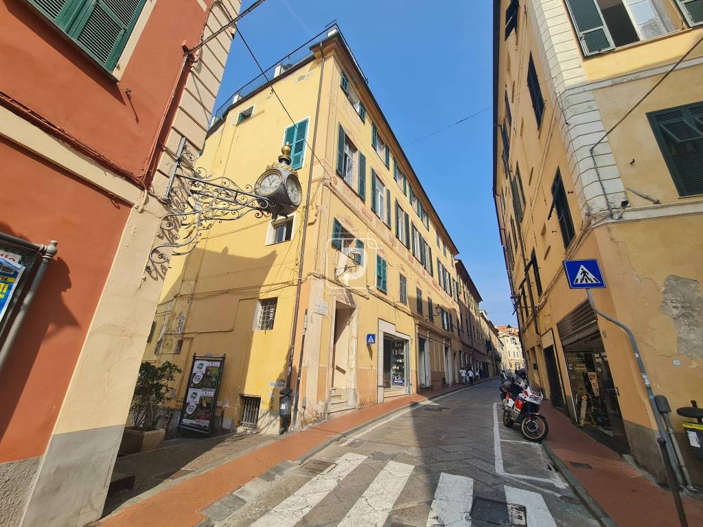 Appartamento in vendita a Imperia via Felice Cascione, 136