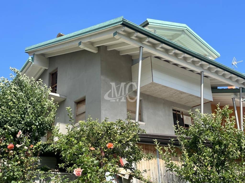 Casa Indipendente in vendita a Brentonico via alla Villa, 3