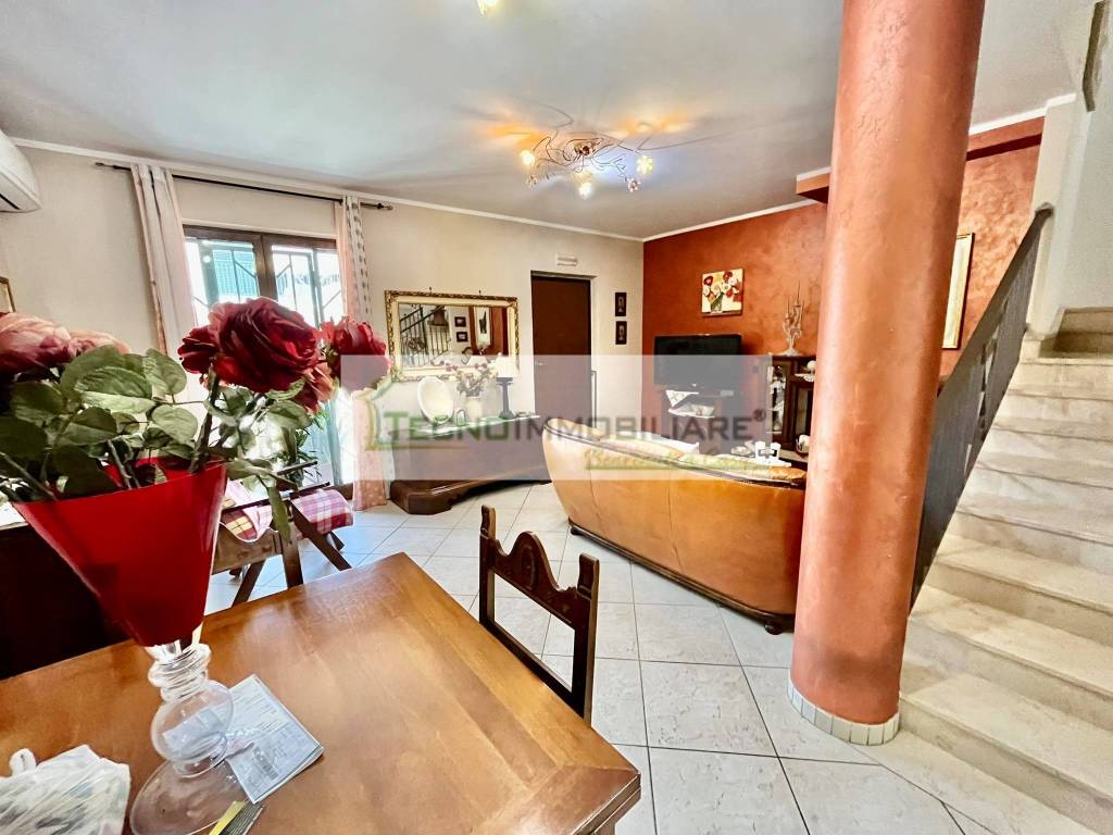 Villa a Schiera in vendita a Pontecorvo viale Dante Alighieri