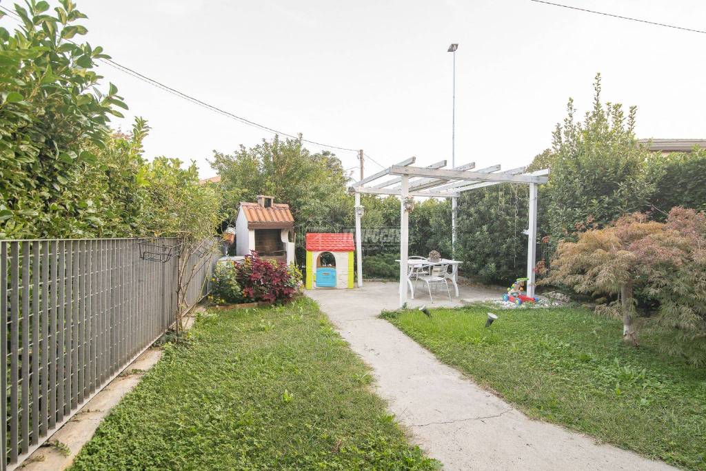 Villa a Schiera in vendita ad Arcene corso Leonardo da Vinci 26