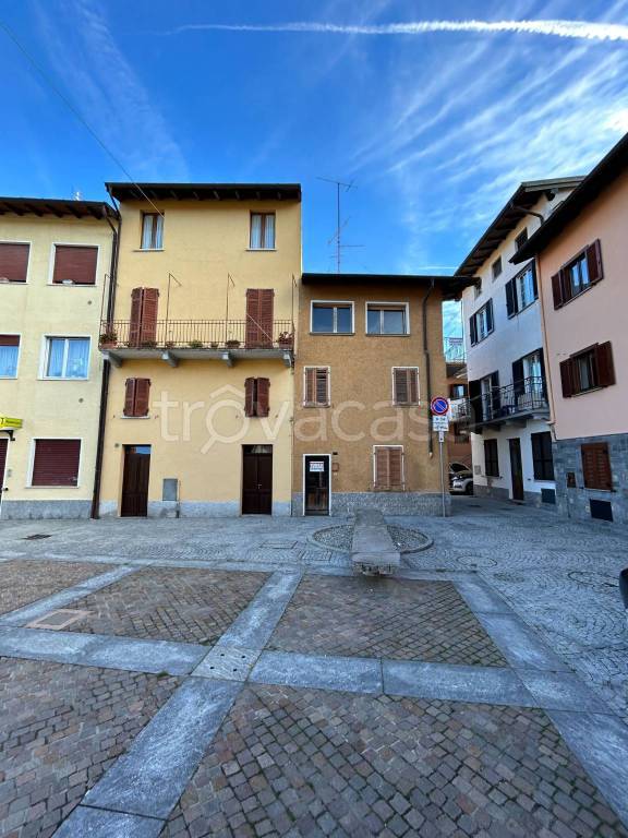 Casa Indipendente in in vendita da privato a Luino piazza Piave, 16
