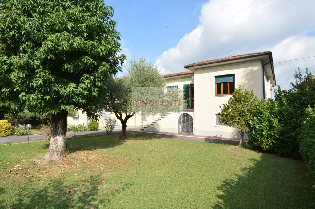 Villa in vendita a Lucca via della Chiesa di Sant'Angelo, 200