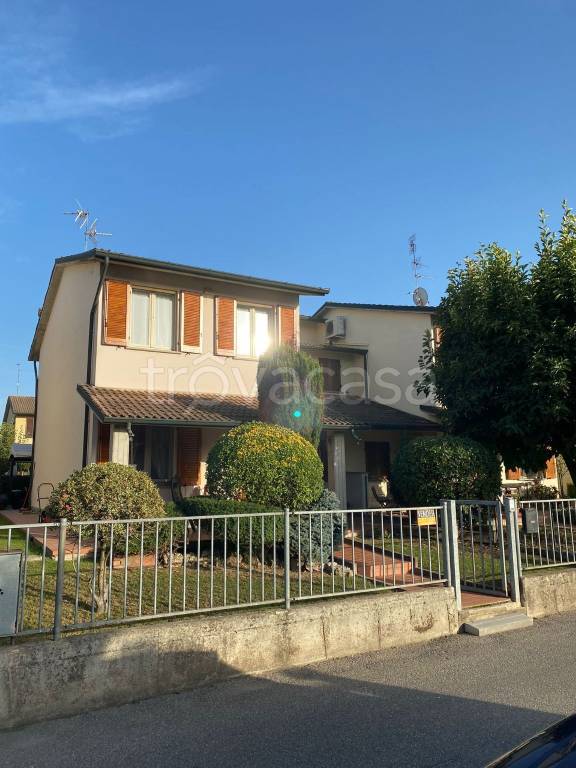 Villa Bifamiliare in in vendita da privato a Copiano via Mandella, 52