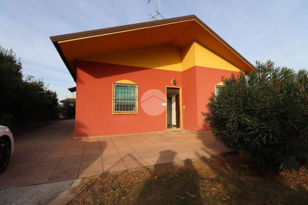 Villa in vendita a Roncoferraro strada Ostigliese