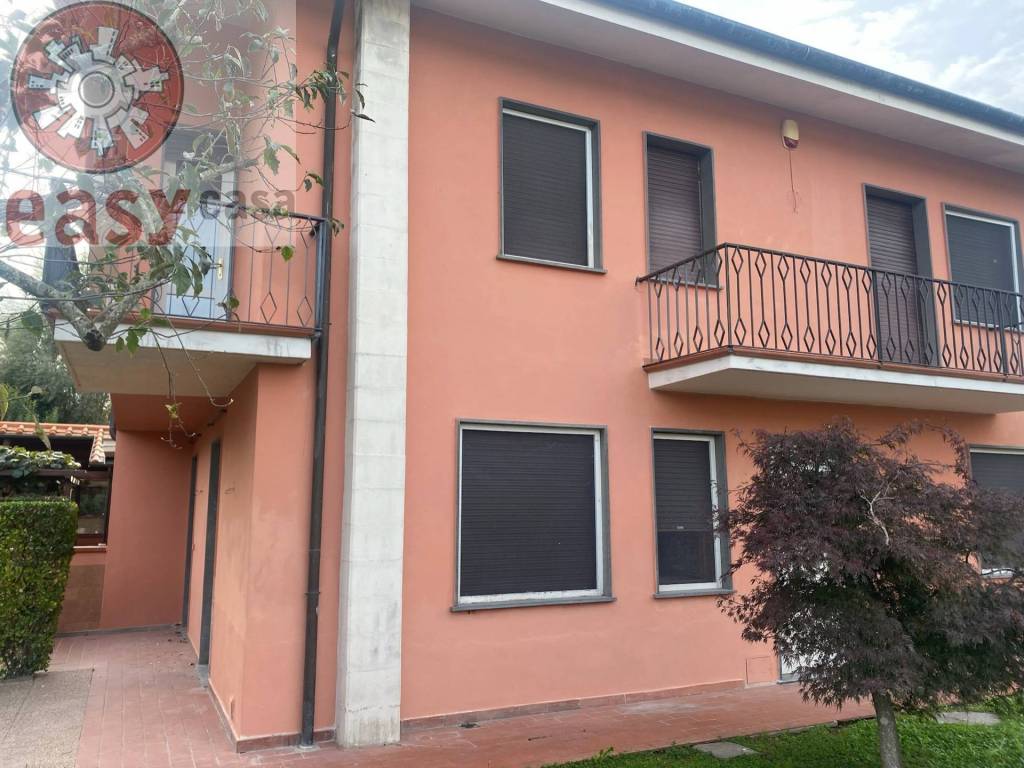 Villa Bifamiliare in vendita a Lucca via dell'amore, 32