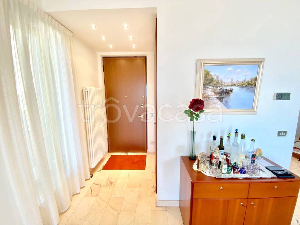 Appartamento in vendita ad Agra via Colmegna