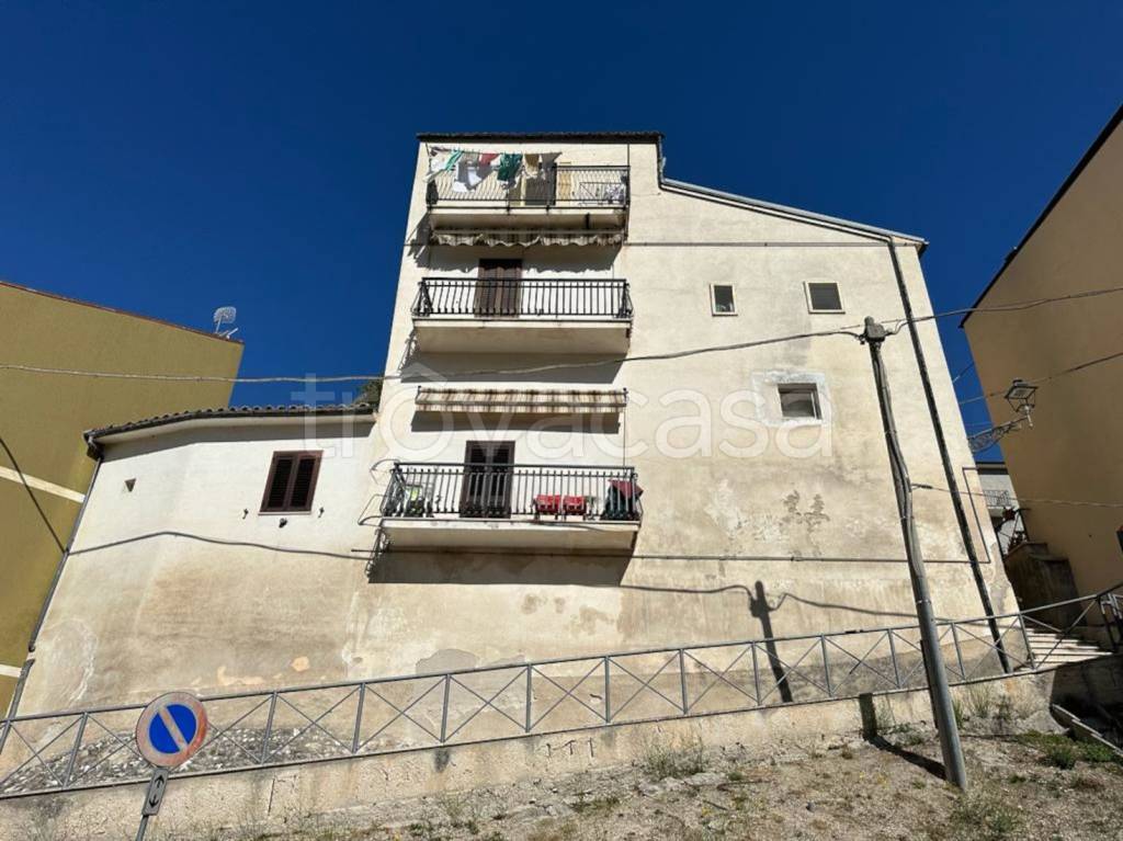 Appartamento in vendita a Bussi sul Tirino via Vigne la Corte, 4