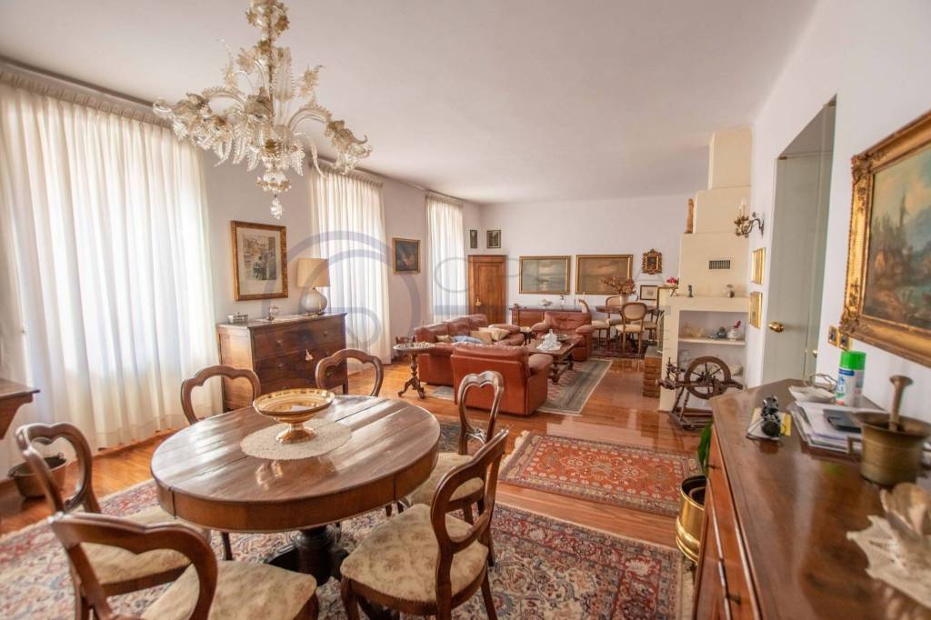 Appartamento in vendita a Trieste via Valdirivo, 30