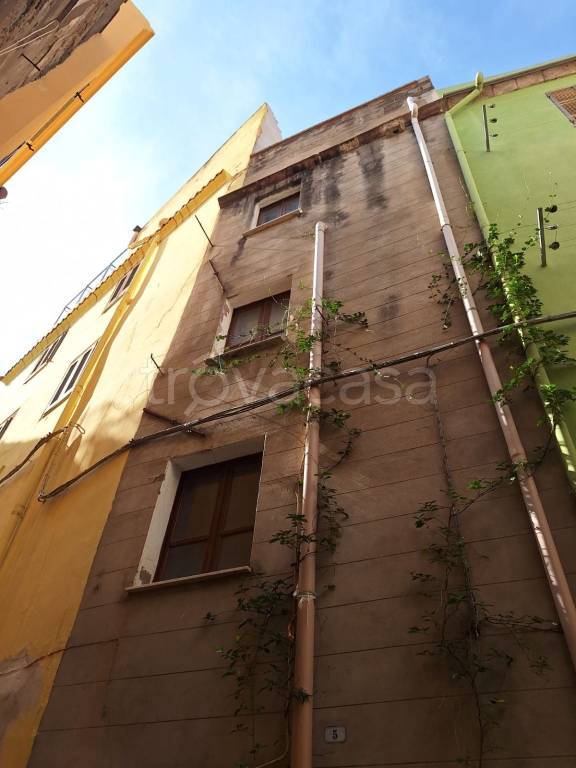 Casa Indipendente in vendita a Bosa via Bulvaris