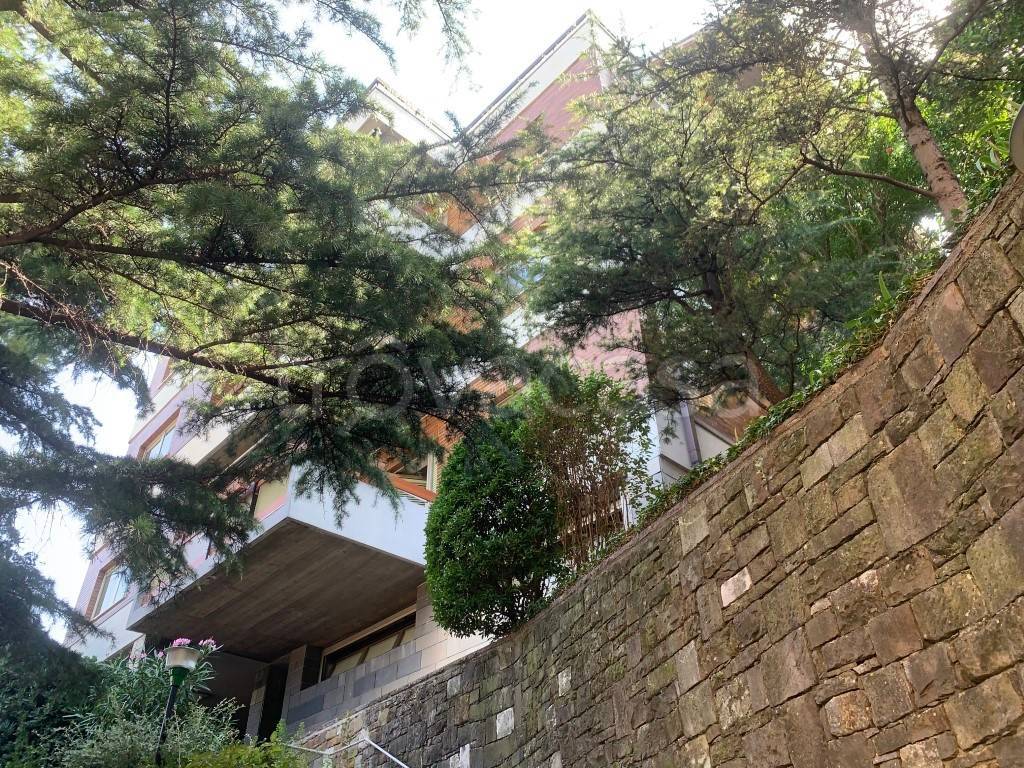 Appartamento in vendita a Trieste via Commerciale, 79