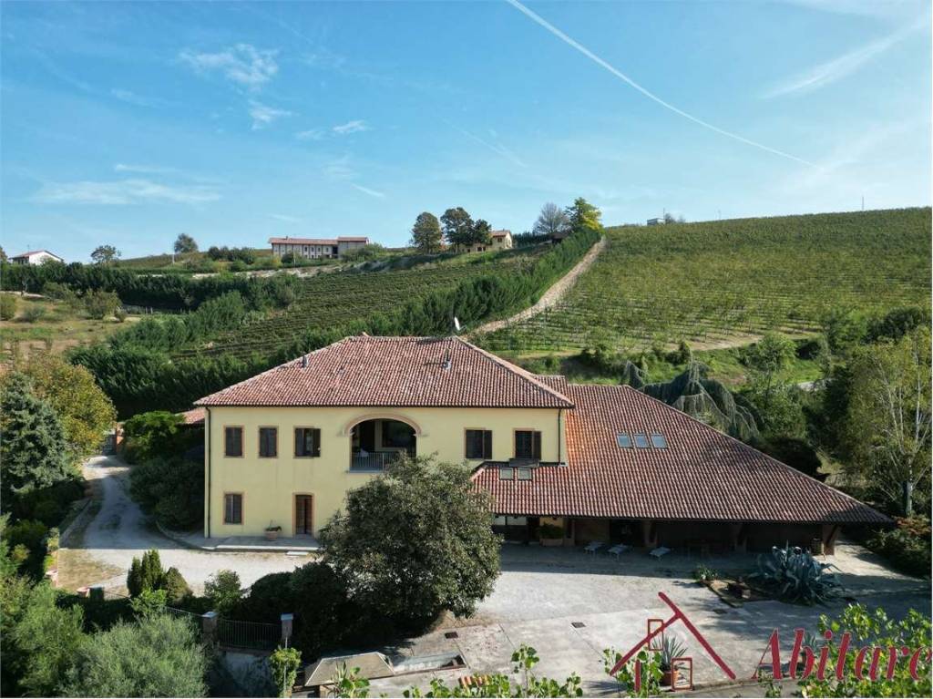 Villa in vendita ad Alba