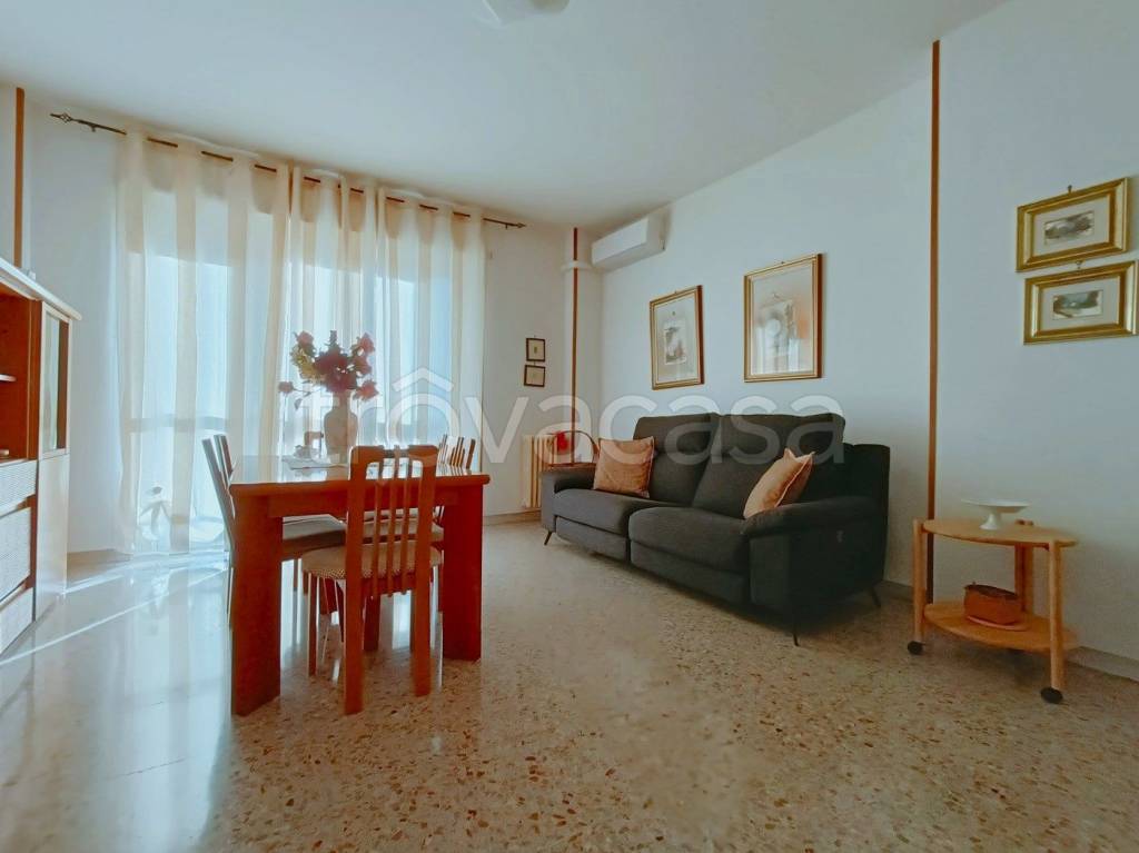 Appartamento in vendita ad Aprilia via Giuseppe Di Vittorio, 10