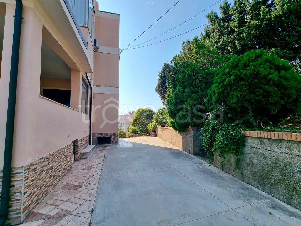 Appartamento in vendita a Catanzaro via Crotone Traversa 7, 8