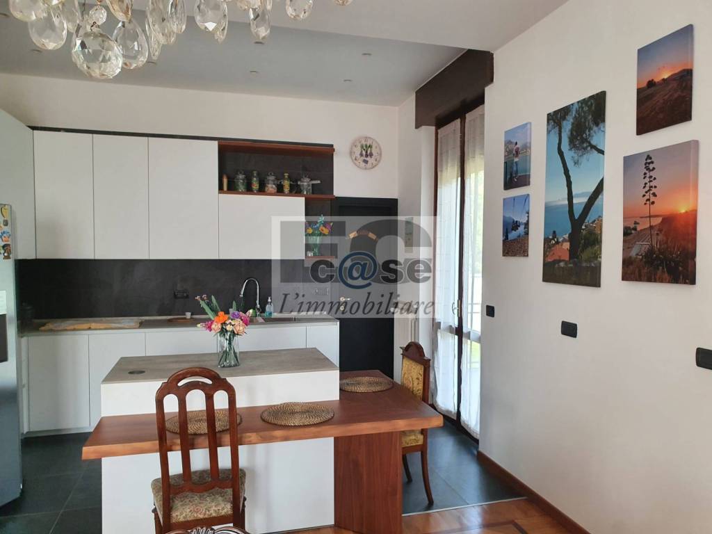 Villa Bifamiliare in vendita ad Albiate via Dante Alighieri