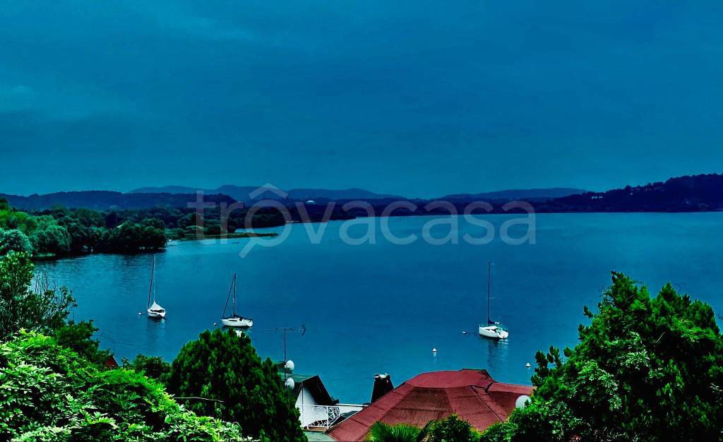 Villa in in vendita da privato a Leggiuno via Europa, 56