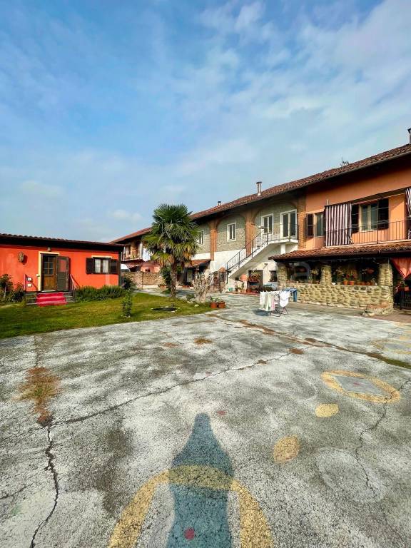Casa Indipendente in vendita a Crescentino strada Ghiaro, 32