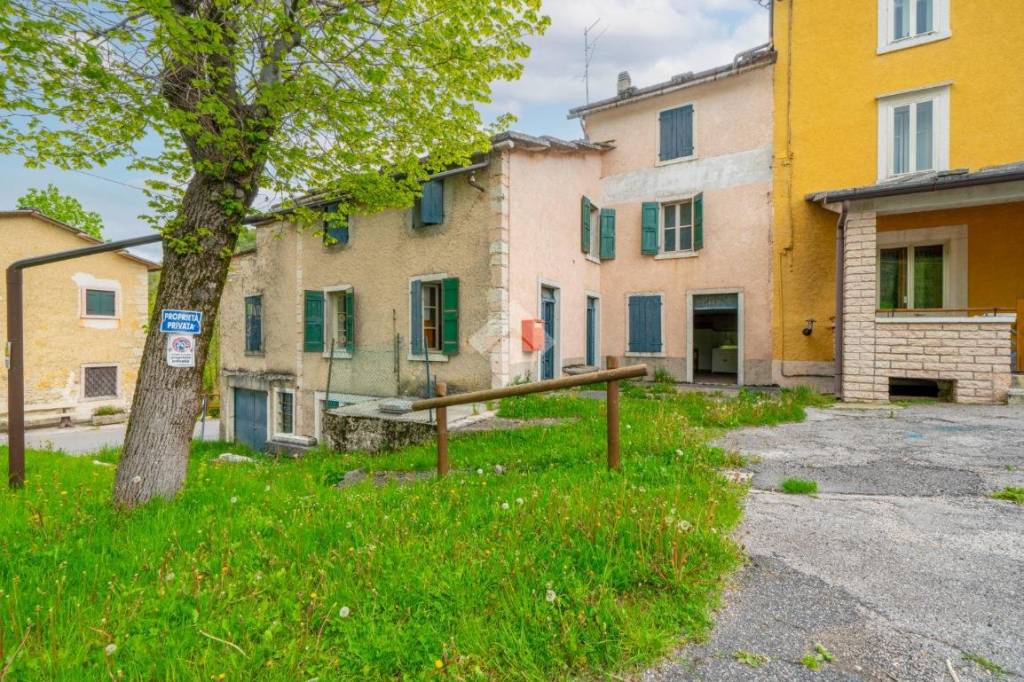 Rustico in vendita a Bosco Chiesanuova contrada Croce