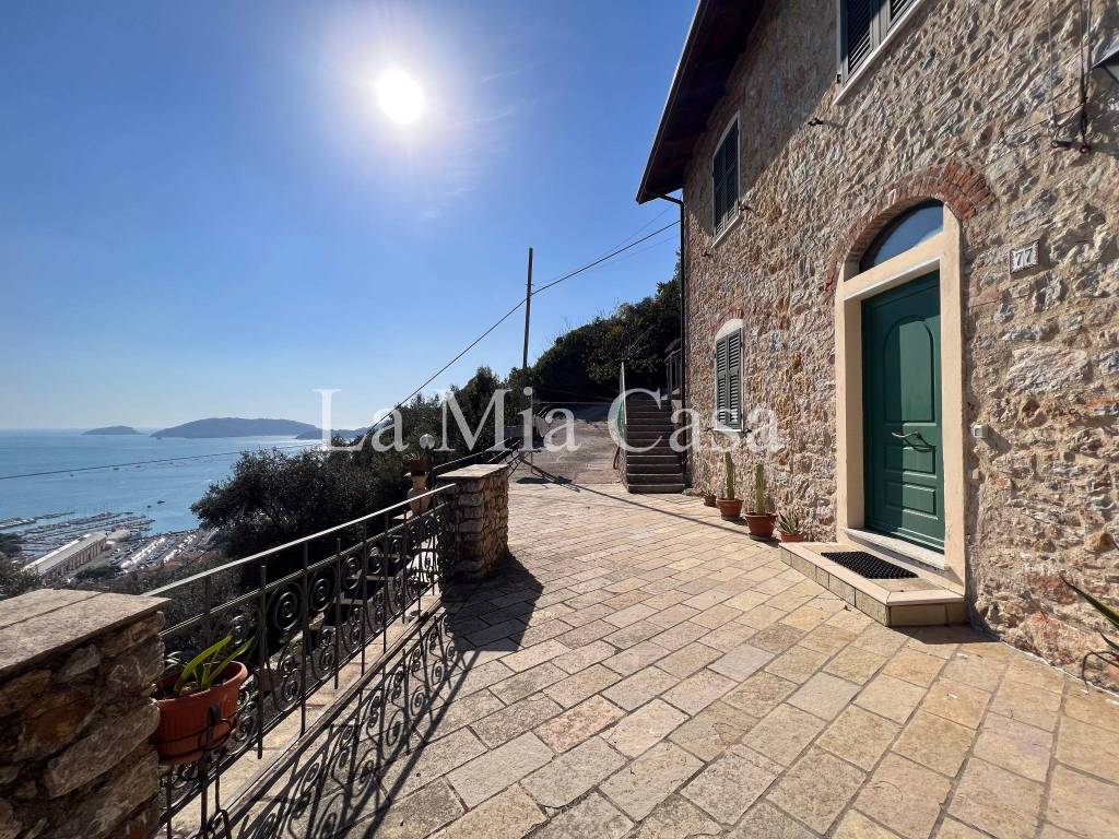 Villa Bifamiliare in vendita a Lerici via Maggiola