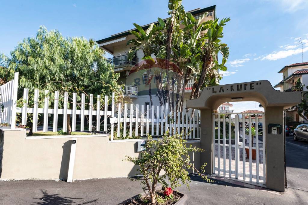 Appartamento in vendita ad Aci Catena via petralia, 115