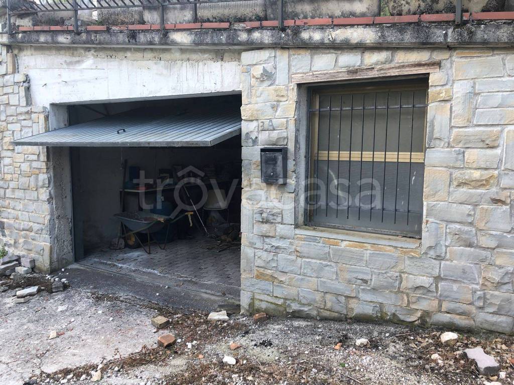 Villa in in vendita da privato a Sefro via Pianello, 3