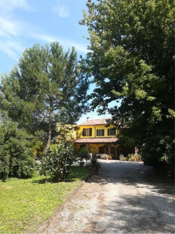 Villa in vendita a Monticelli Pavese cascina bosco, 47