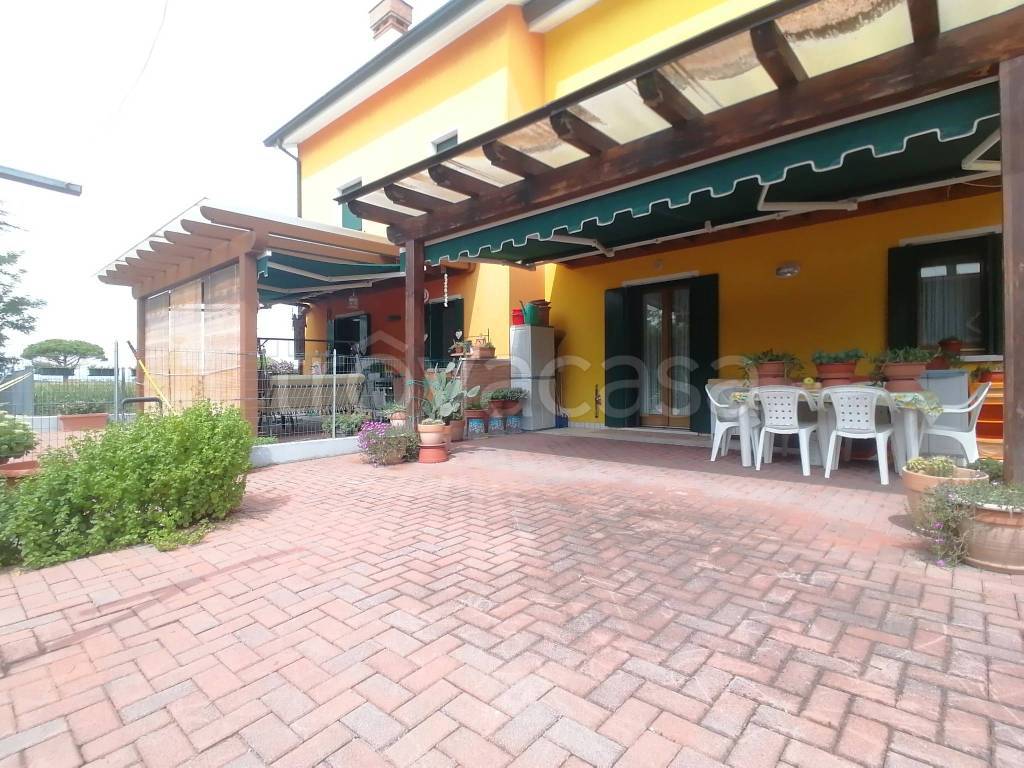 Villa a Schiera in vendita a Jesolo via Montello, 11