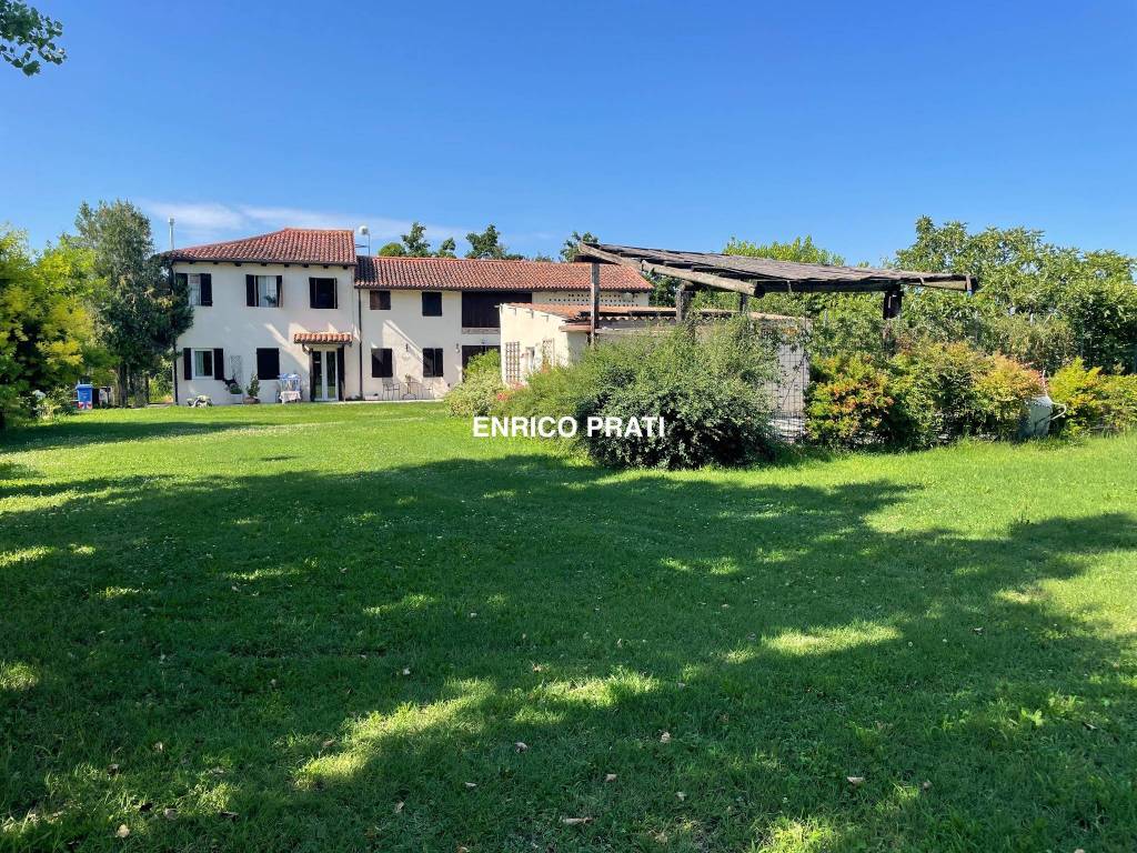 Casale in vendita a Castelfranco Veneto via Muson dei Sassi