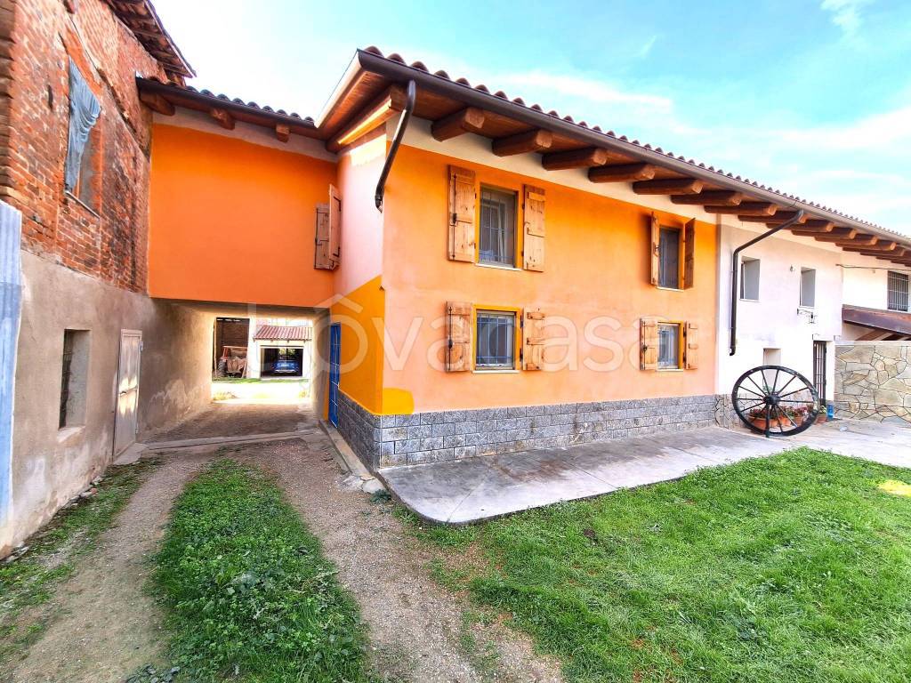 Villa in vendita a Monticello d'Alba borgo Casà, 52