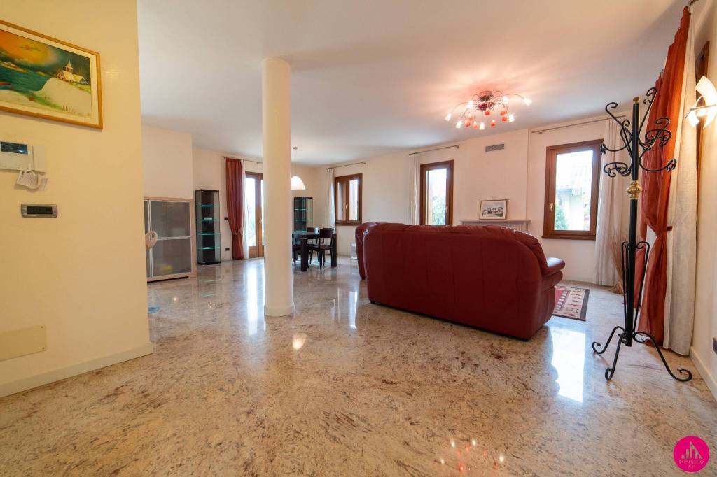Villa in vendita a Pordenone via Budoia