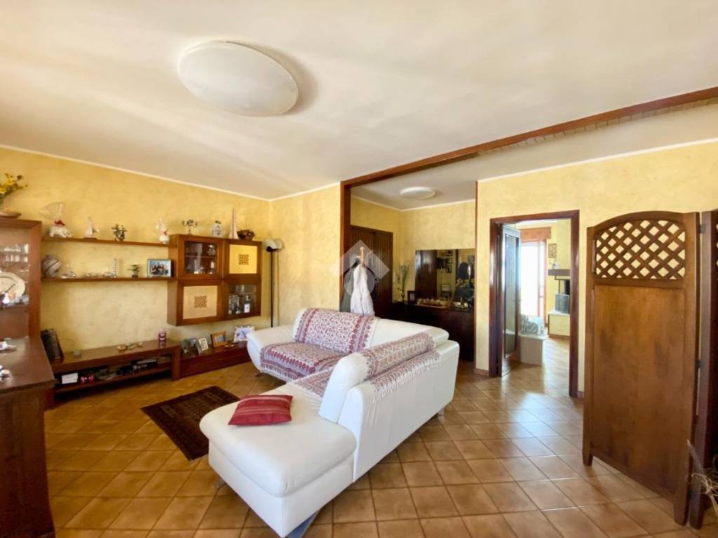 Appartamento in vendita a Melendugno piazza s. Pio da Pietralcina, 2