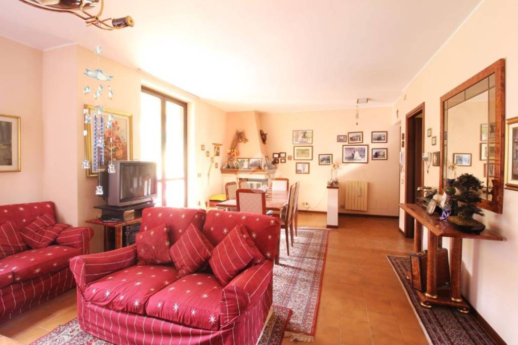 Appartamento in vendita a Monticello Brianza via Jacopo della Quercia, 10