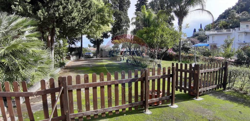 Casa Indipendente in vendita a Taormina via Nazionale, 254/a