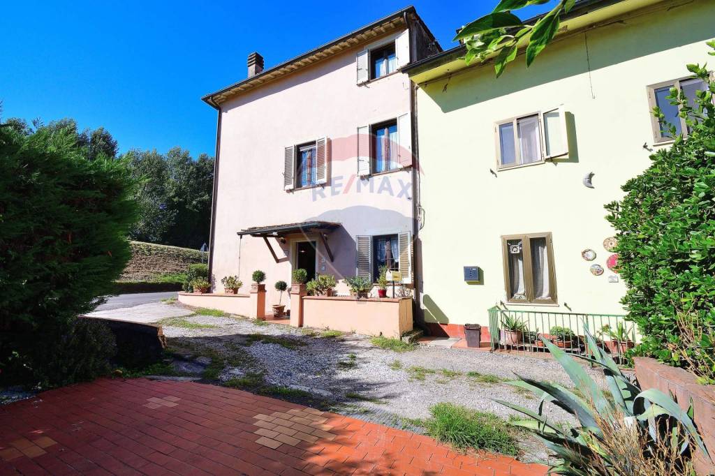 Casa Indipendente in vendita a Lucca