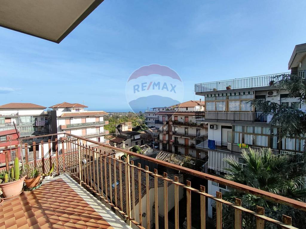 Appartamento in vendita ad Aci Catena