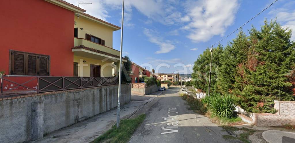 Appartamento all'asta a Crotone via Polonia