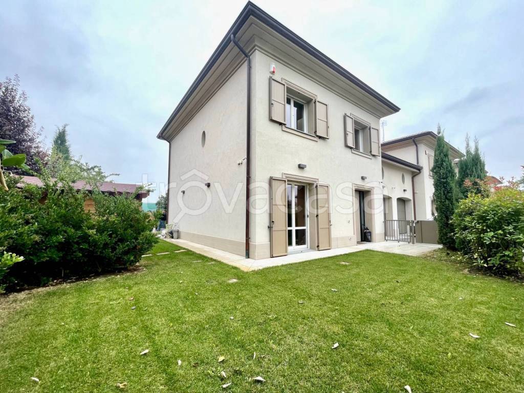 Villa a Schiera in vendita a Reggio nell'Emilia via Costante Girardengo
