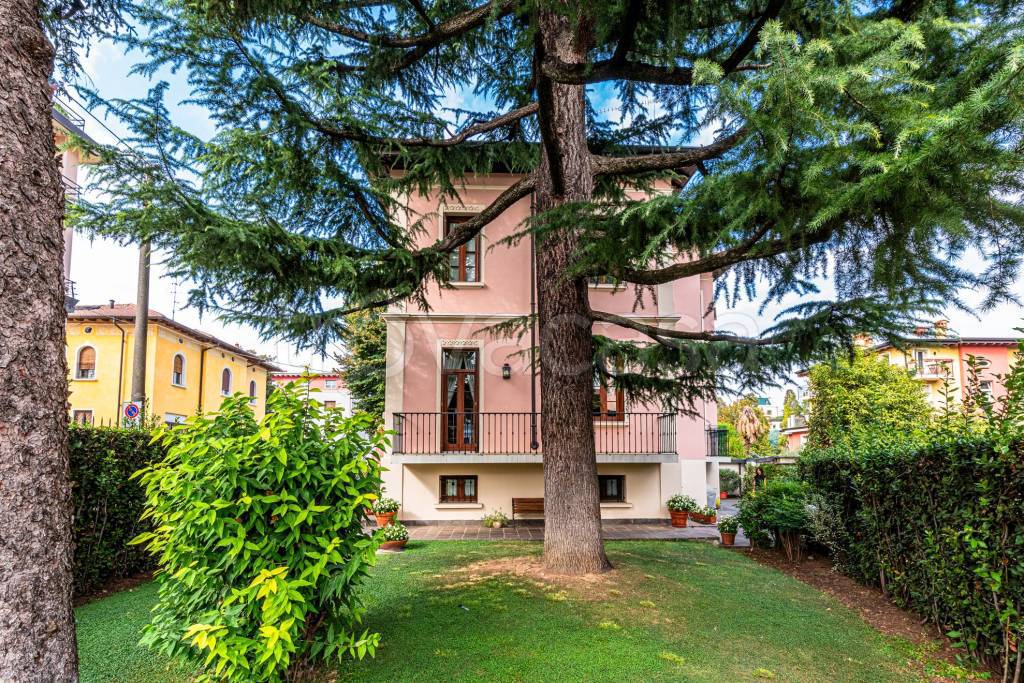 Villa in vendita a Brescia via Naviglio Grande