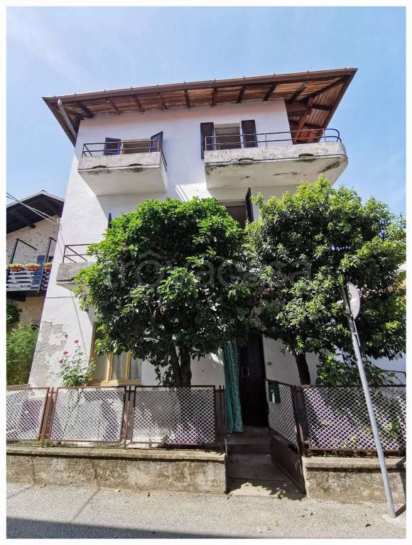 Casa Indipendente in vendita a Gattico-Veruno via Madonna, 4