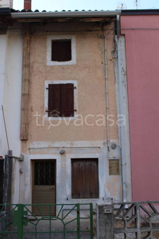 Casa Indipendente in in vendita da privato a Castions di Strada via Pietro Zorutti, 2