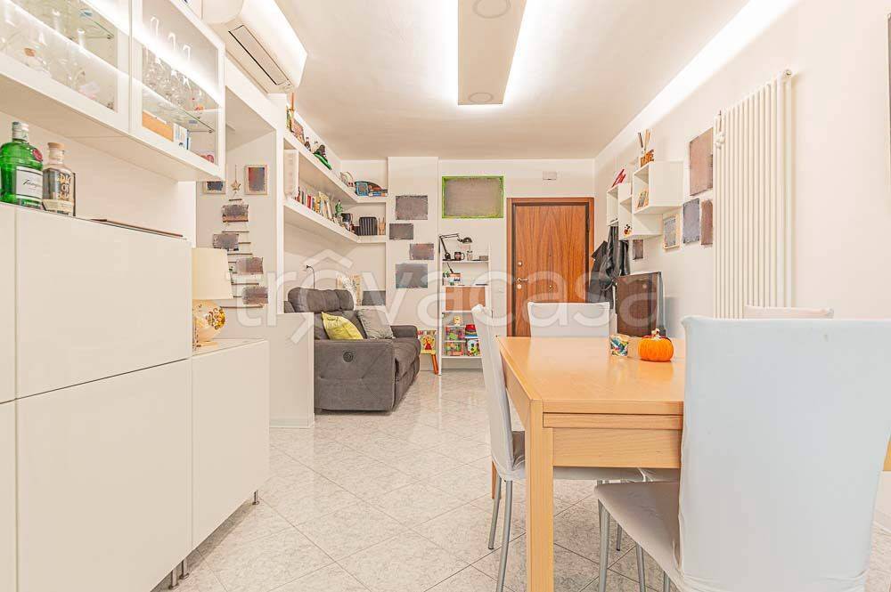 Appartamento in vendita ad Alba Adriatica via dei Salici, 2/a