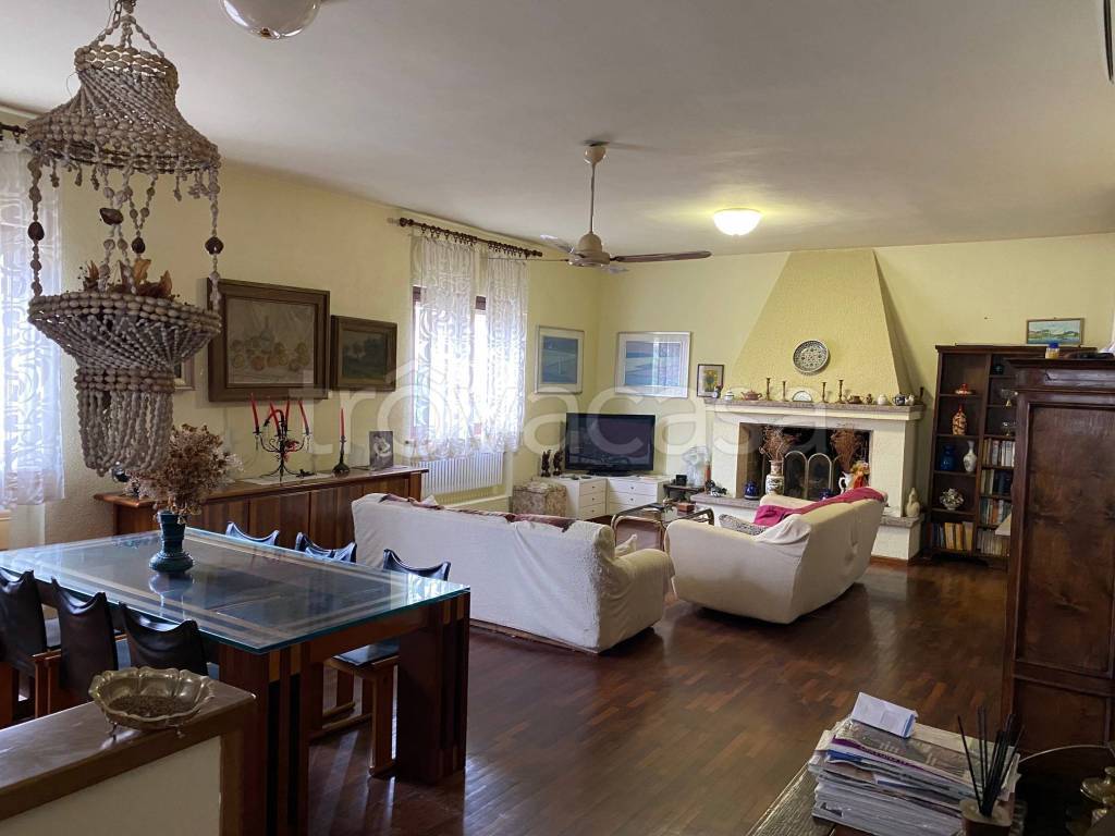 Villa in vendita a Mede viale Martiri della Libertà, 104