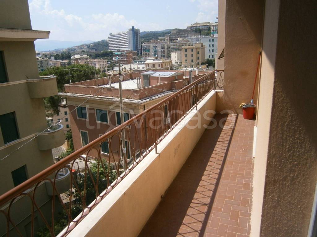 Appartamento in vendita a Genova via Giuseppe Sapeto