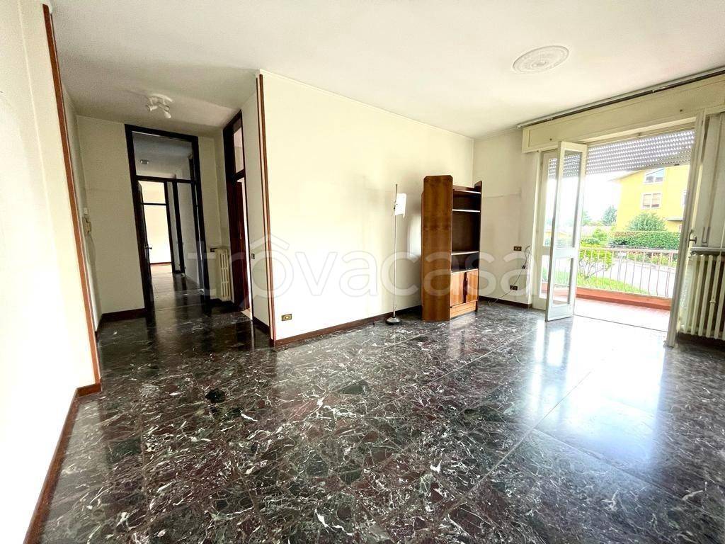 Appartamento in vendita ad Azzate via Napoli