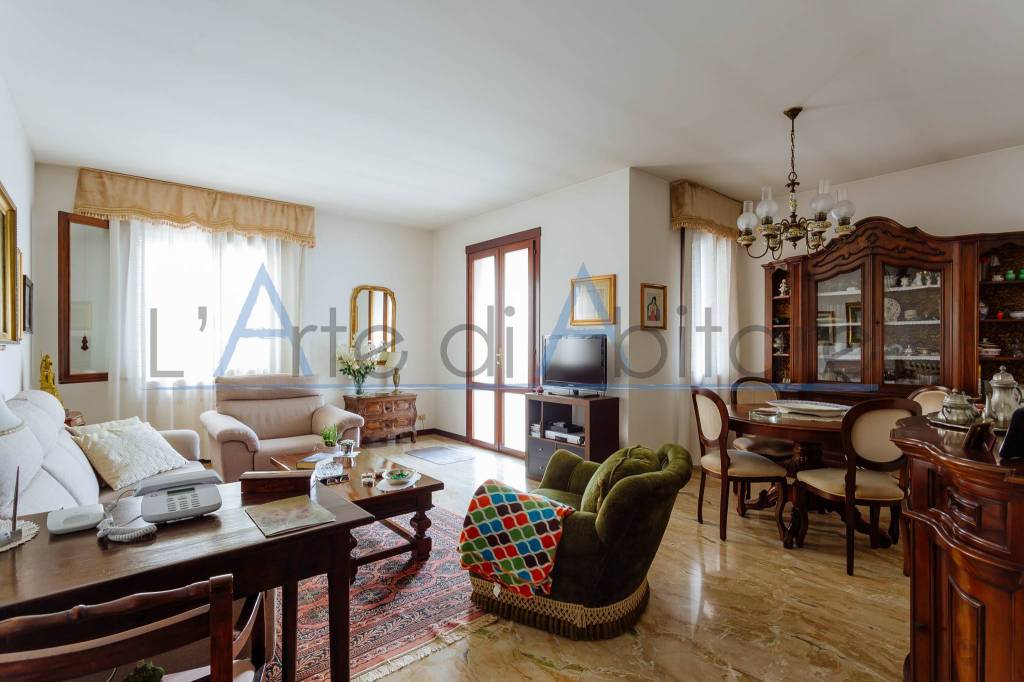 Villa Bifamiliare in vendita a Fossò via Monsignor Giuseppe Bellini